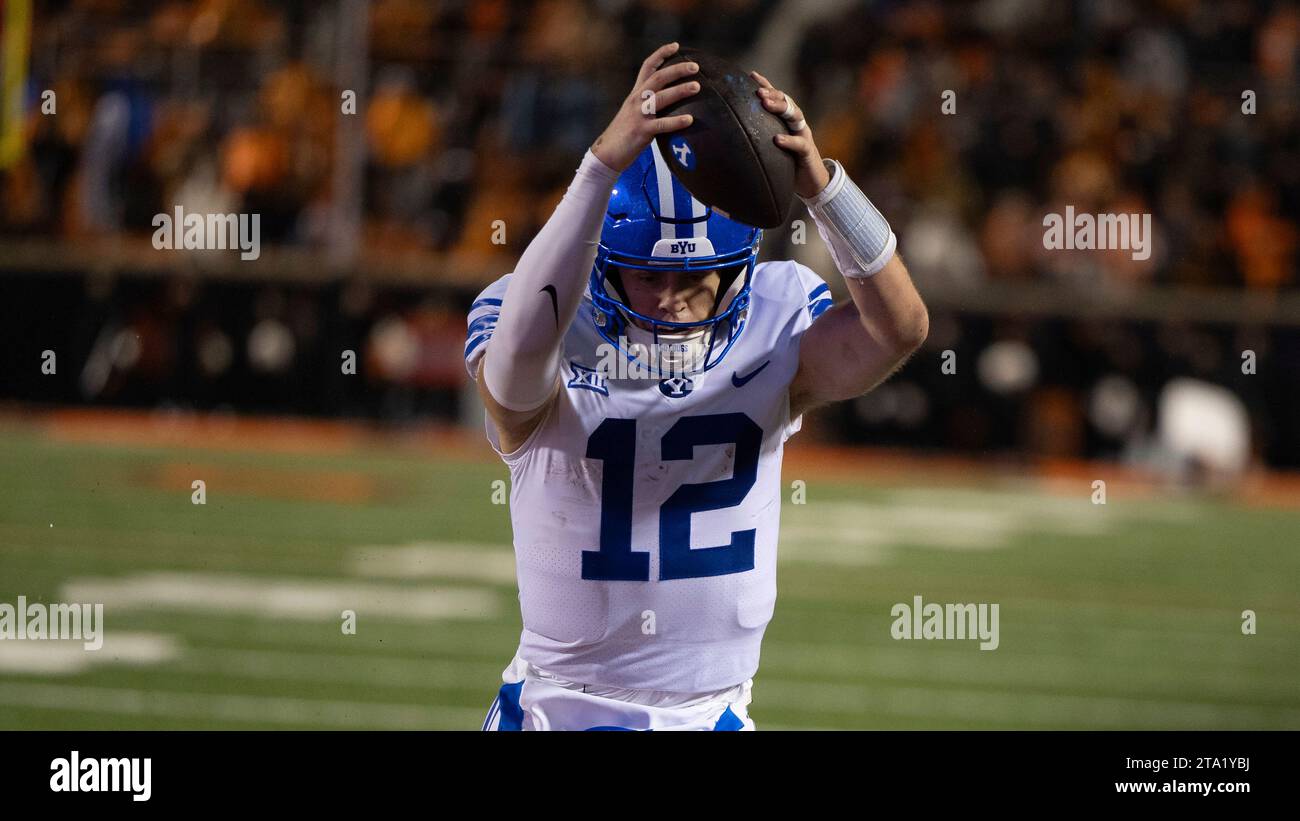BYU quarterback Jake Retzlaff (12) stretches out for a touchdown in ...