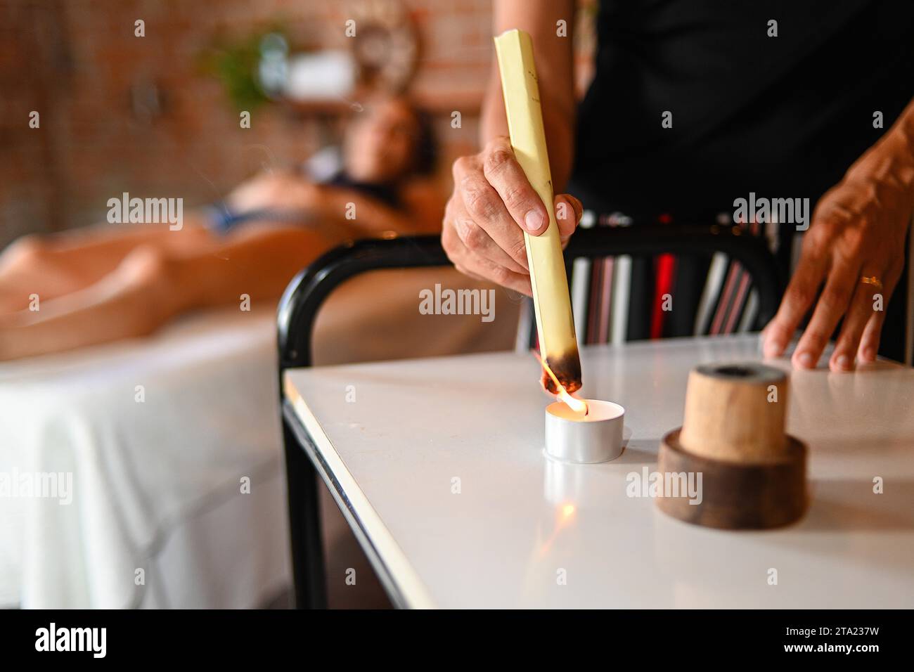 Chinese burn hi-res stock photography and images - Alamy