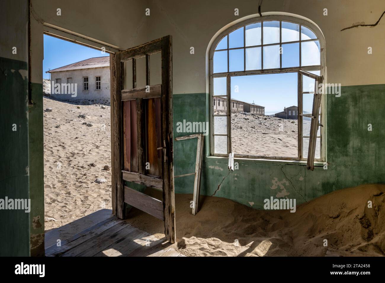 Ruins of the former hospital, Kolmanskop, ghost town, diamond town ...