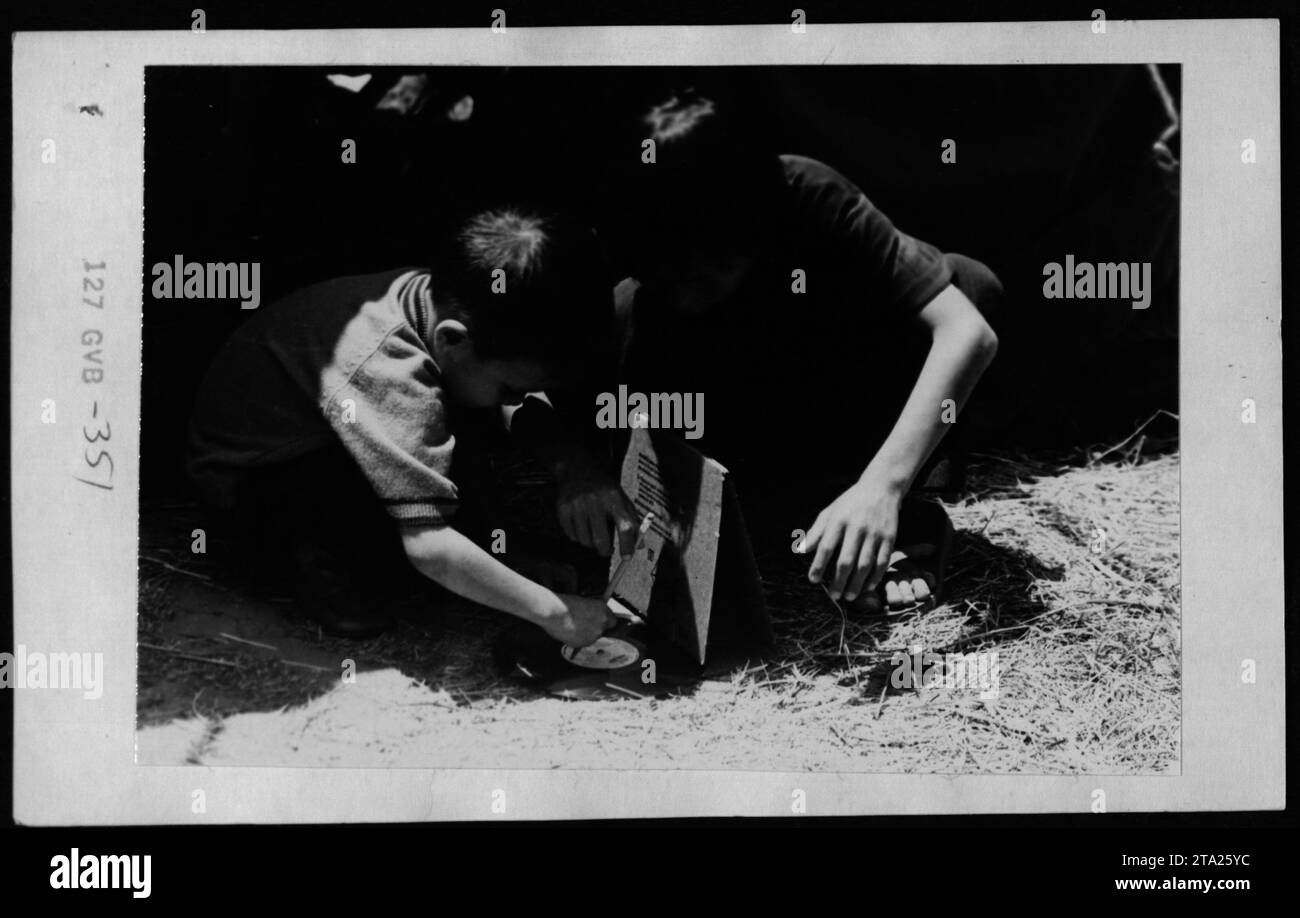 Refugees fleeing vietnam in 1975 hi-res stock photography and images ...