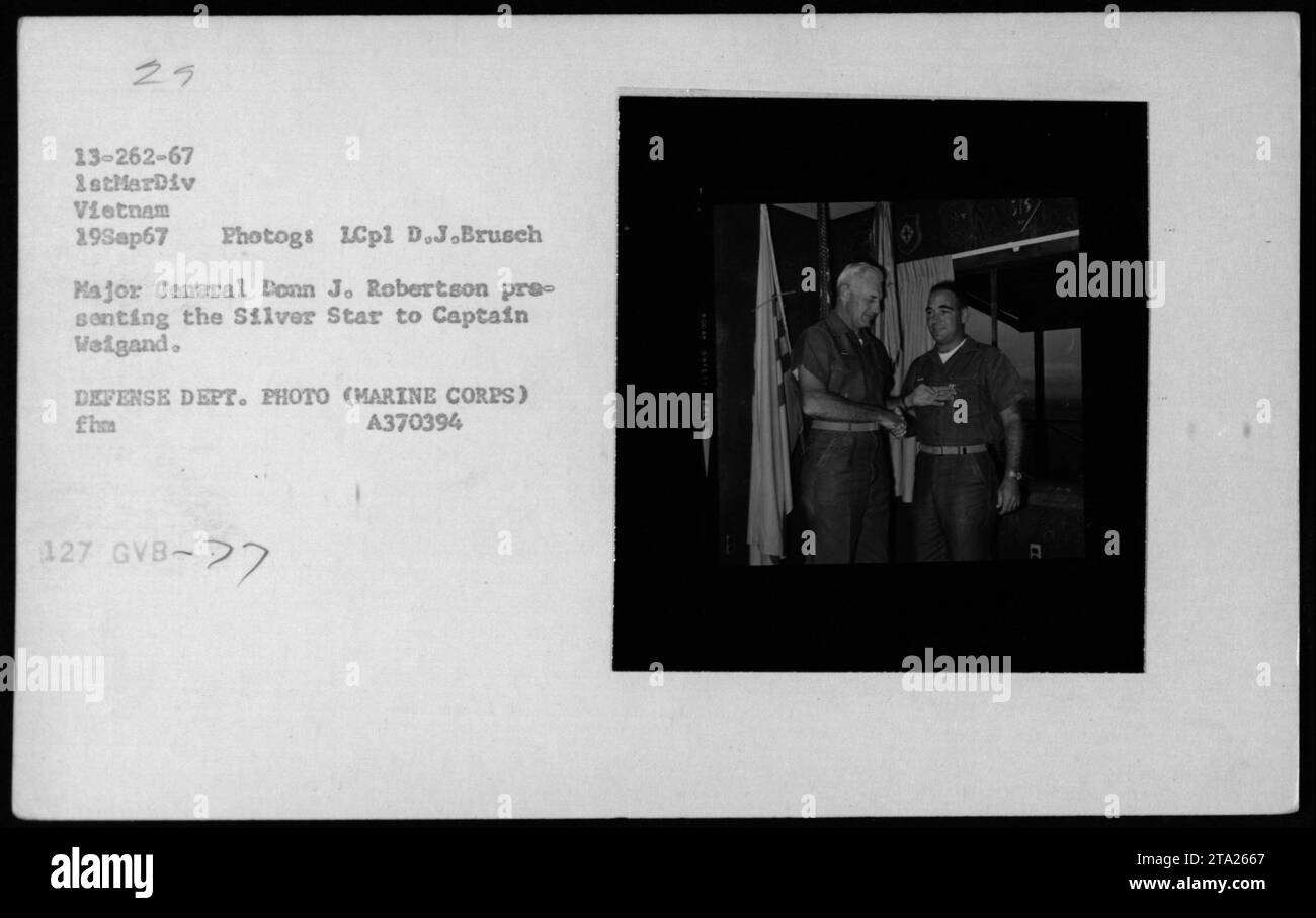 Major general donn j robertson hi-res stock photography and images - Alamy