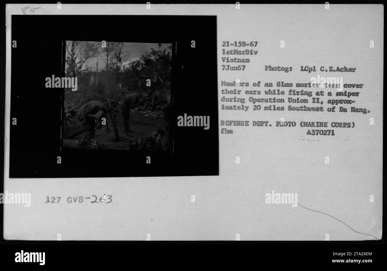 American soldiers firing a mortar hi-res stock photography and images ...