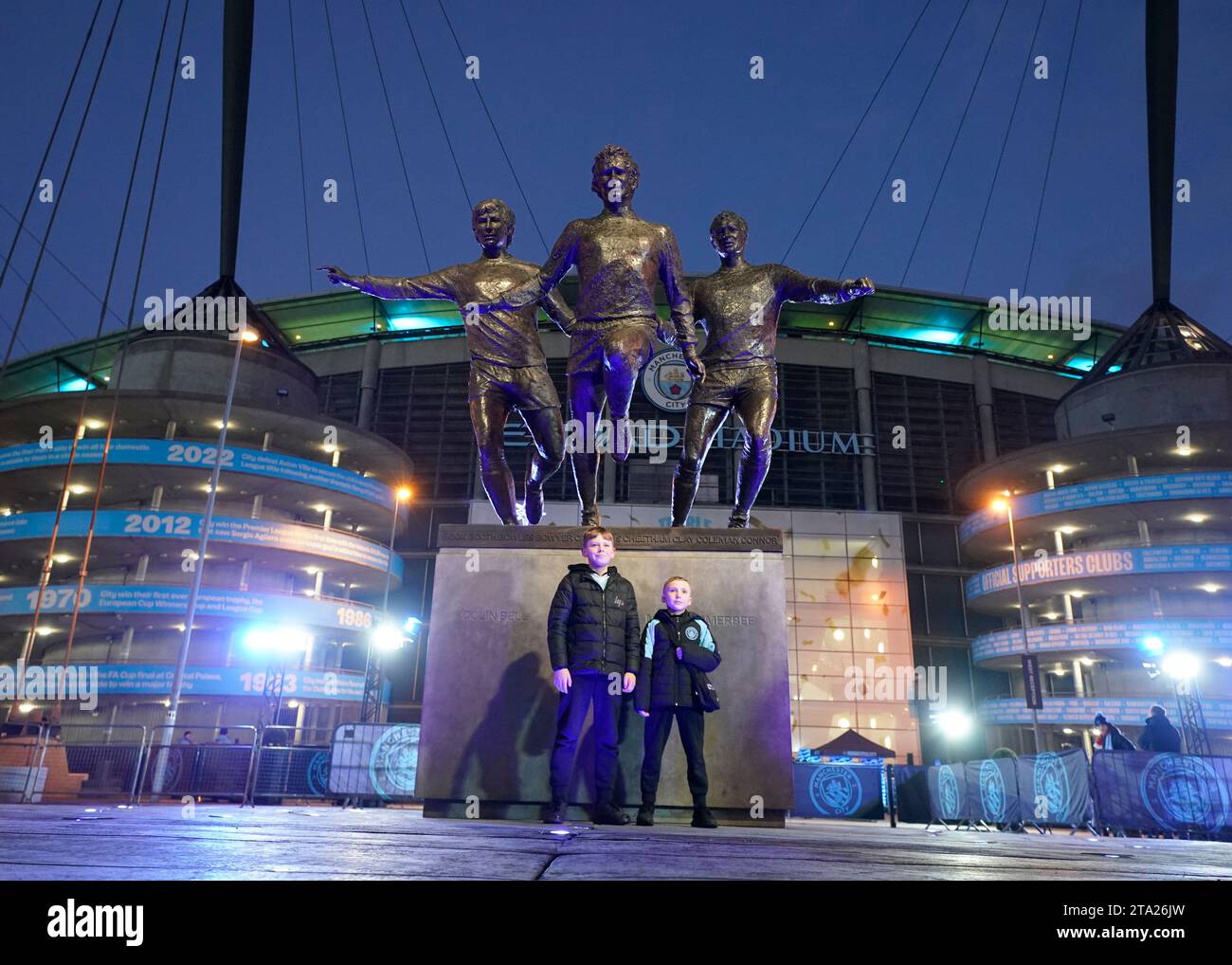 Manchester, UK. 28th Nov, 2023. Young fans pose next to the newly ...