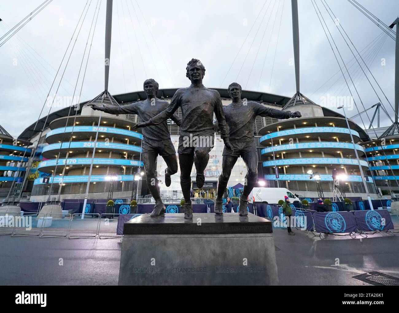 Colin bell statue hi-res stock photography and images - Alamy