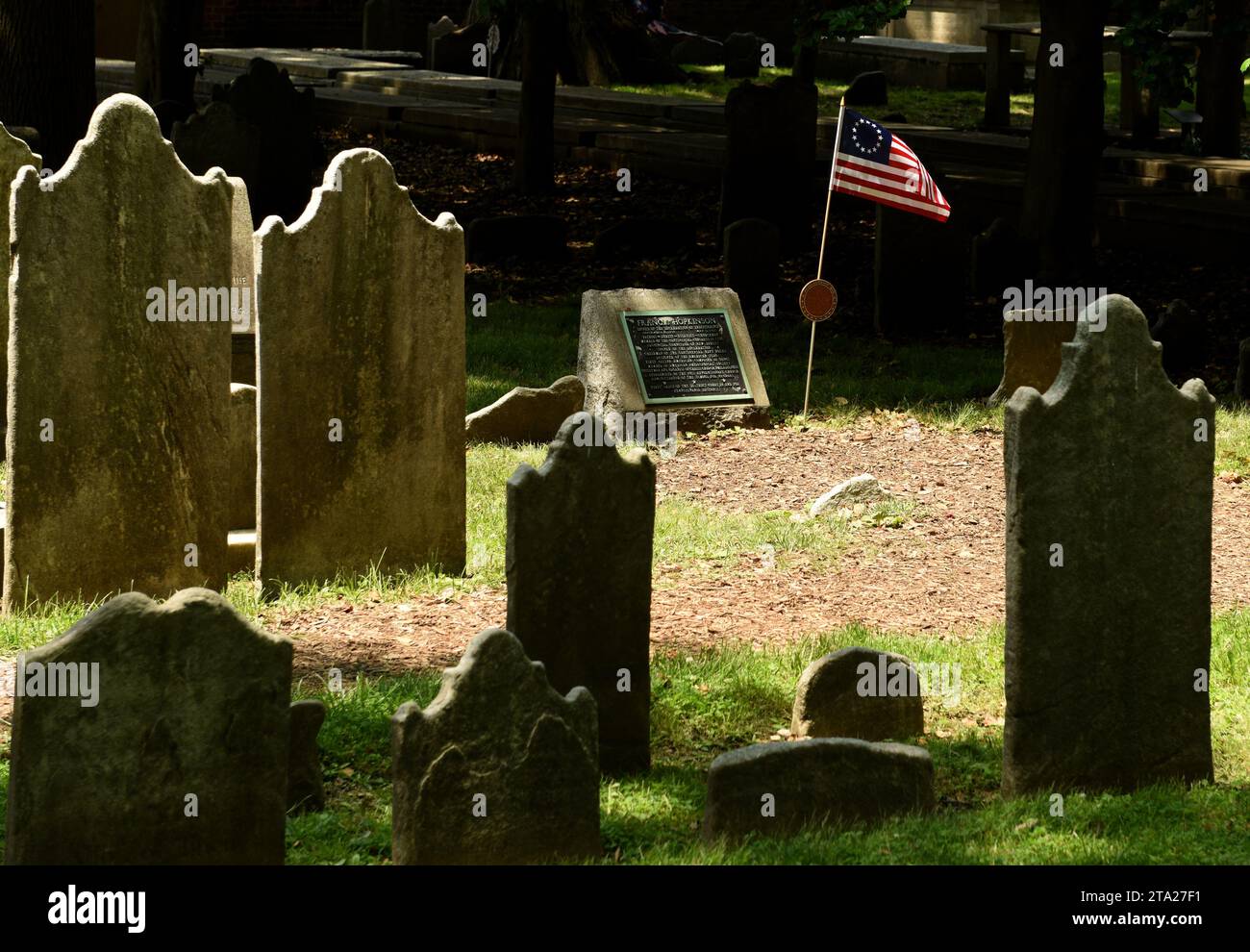 Monument burial site tomb flags hi-res stock photography and images - Alamy