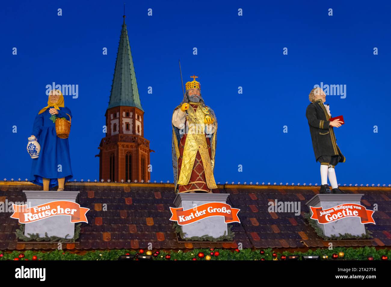 The Christmas market on Frankfurt's Roemerberg is set up. The three ...