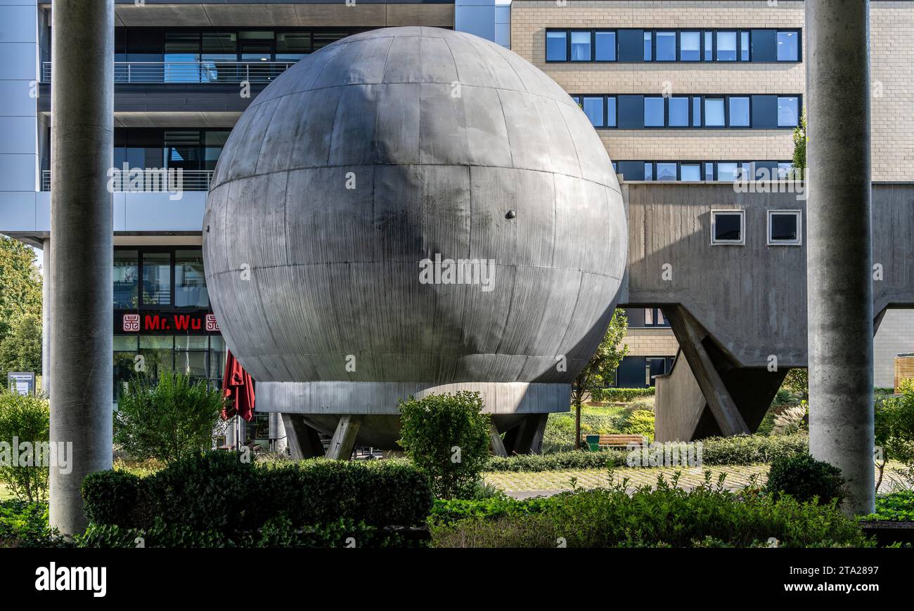 Spherical laboratories hi-res stock photography and images - Alamy