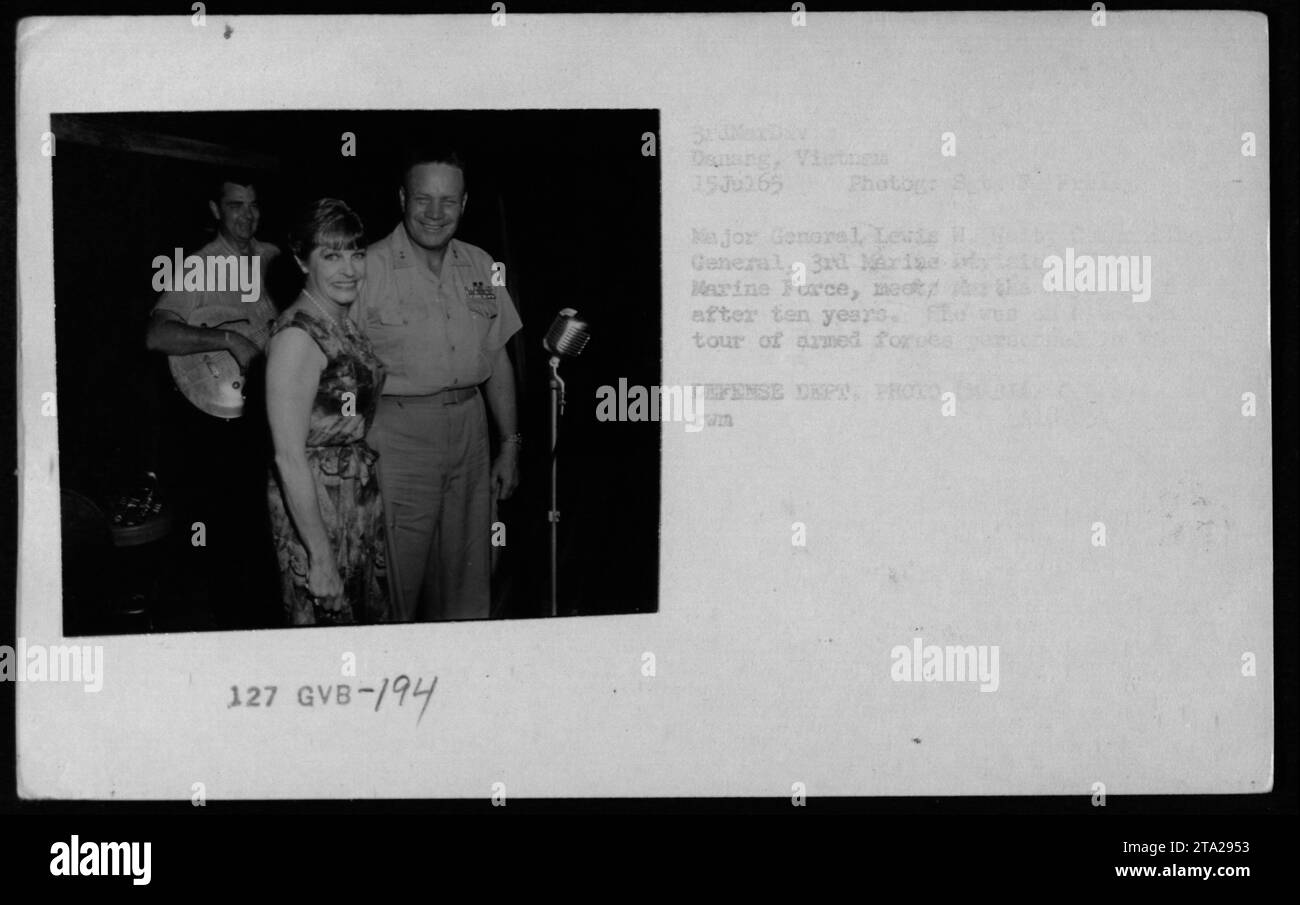 Martha raye bob hope tour hi-res stock photography and images - Alamy