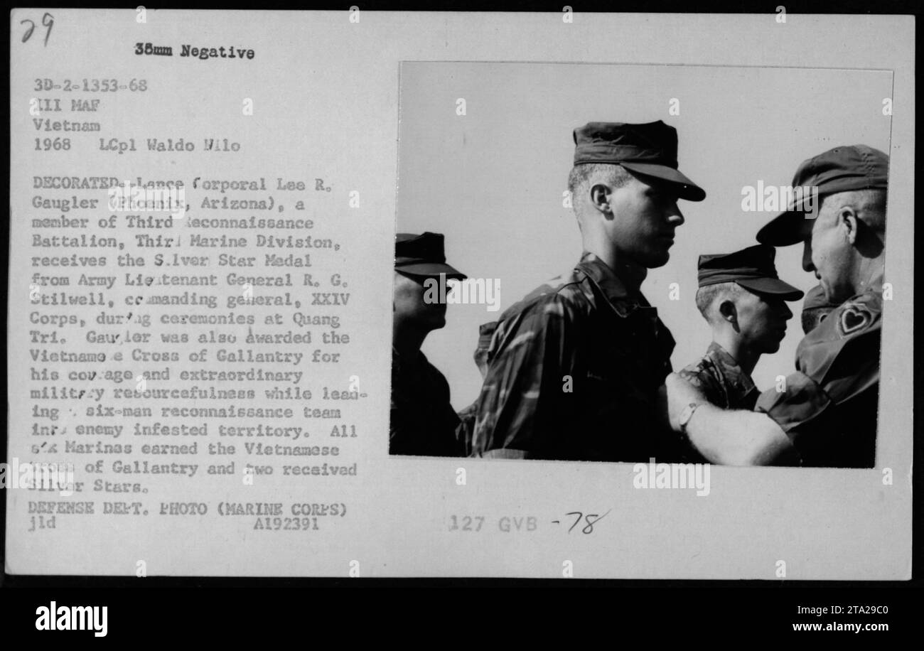 Six man reconnaissance team hi-res stock photography and images - Alamy