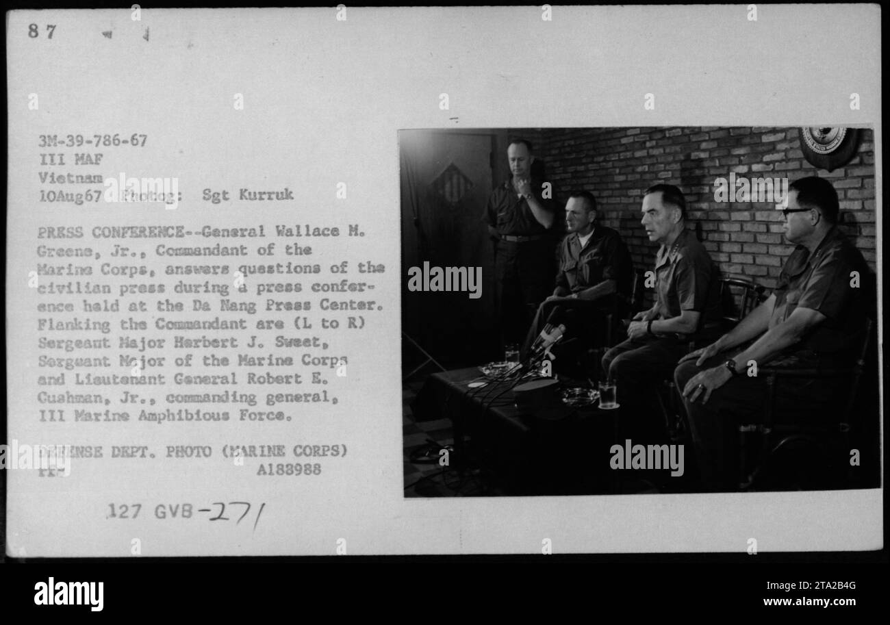 10 questions Black and White Stock Photos & Images - Alamy