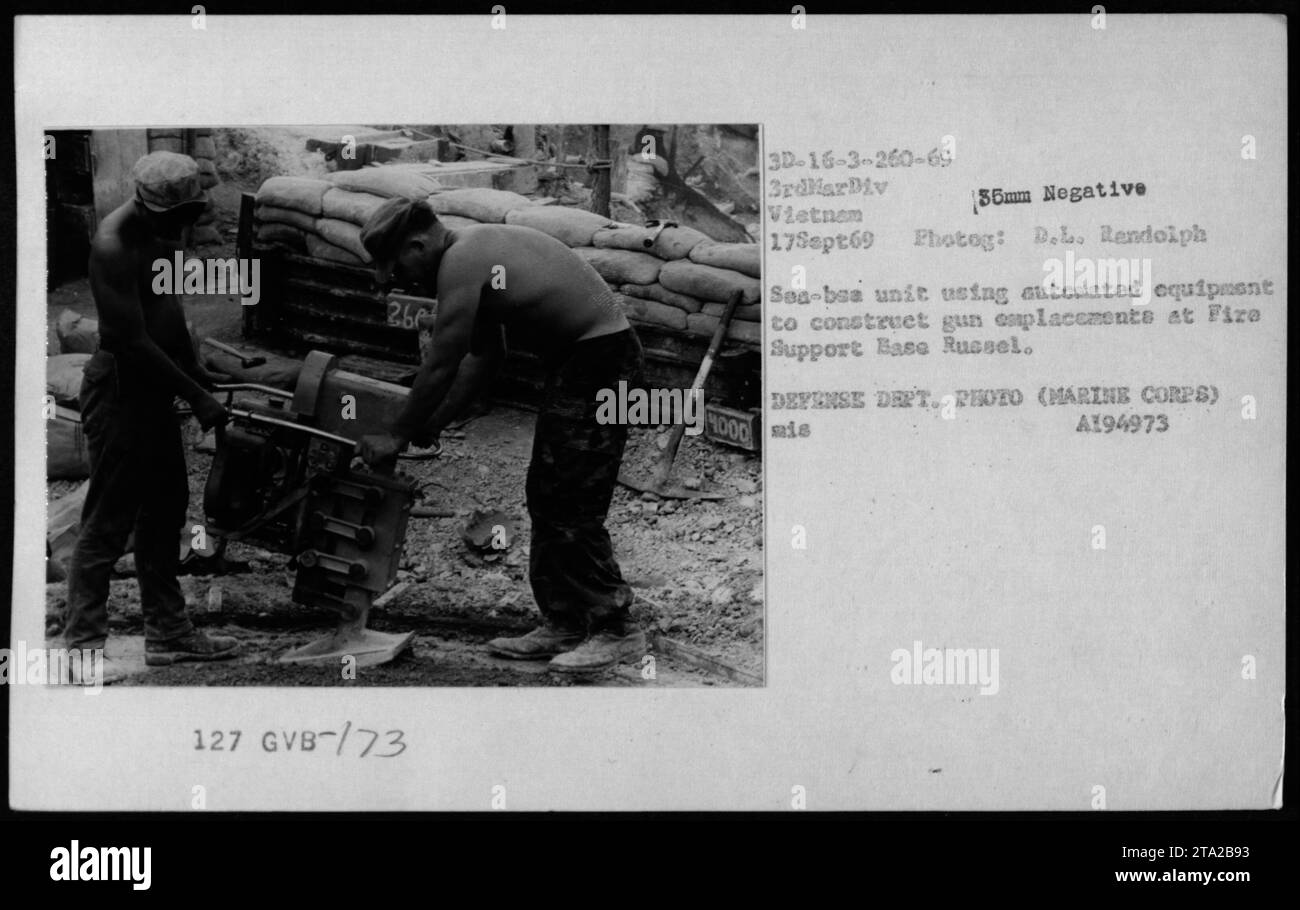 Sea-bea unit constructs gun emplacements at Fire Support Base Russel ...