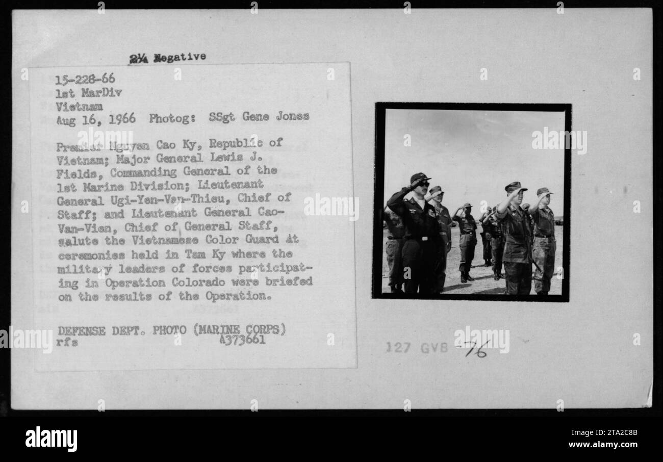 Marine corps leaders saluted hi-res stock photography and images - Alamy