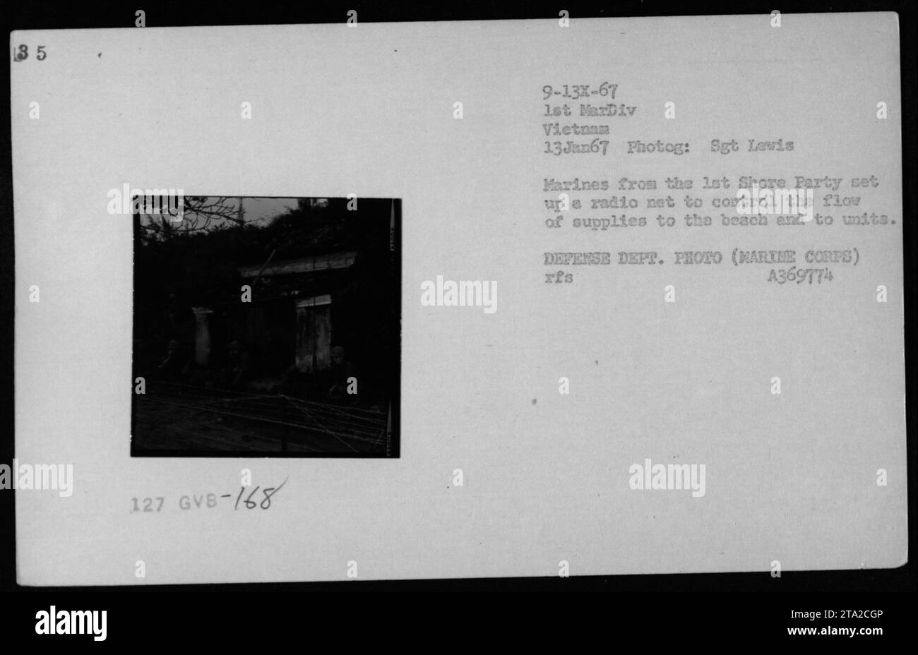 Marines from the 1st Shore Party unit in Vietnam, on January 13, 1967 ...