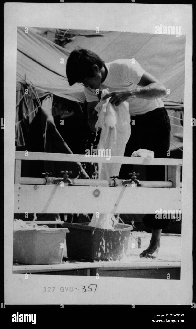 Us crisis by refugee Black and White Stock Photos & Images - Alamy