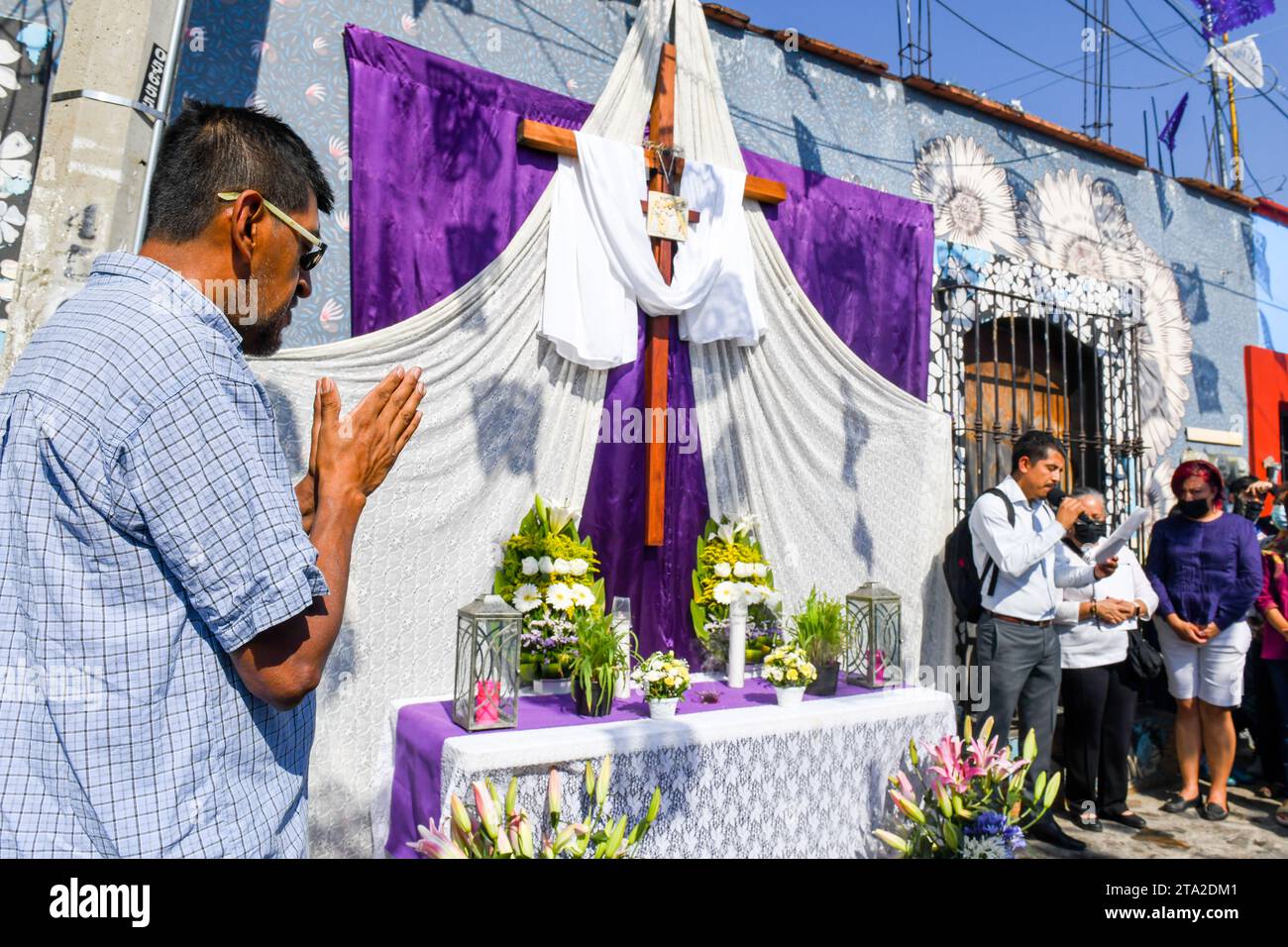 Catholics pray home hi-res stock photography and images - Alamy