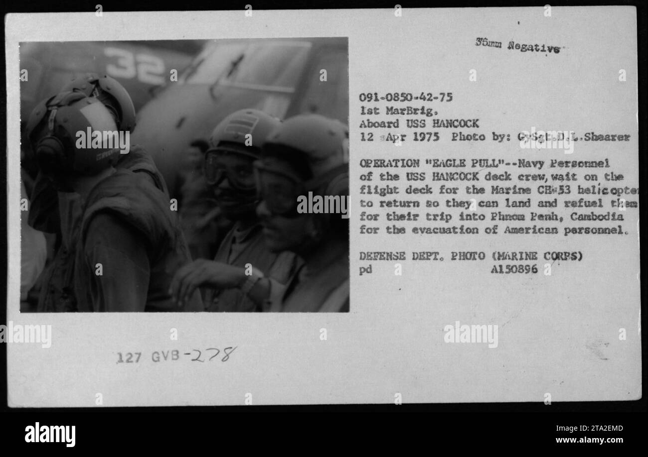 1975 evacuation of phnom penh and saigon hi-res stock photography and ...