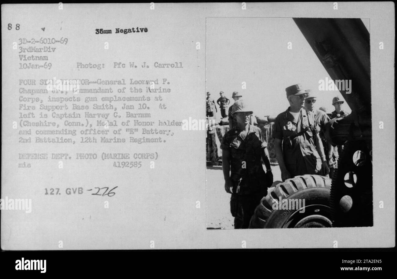 Marines battery 2nd battalion 12th Black and White Stock Photos ...