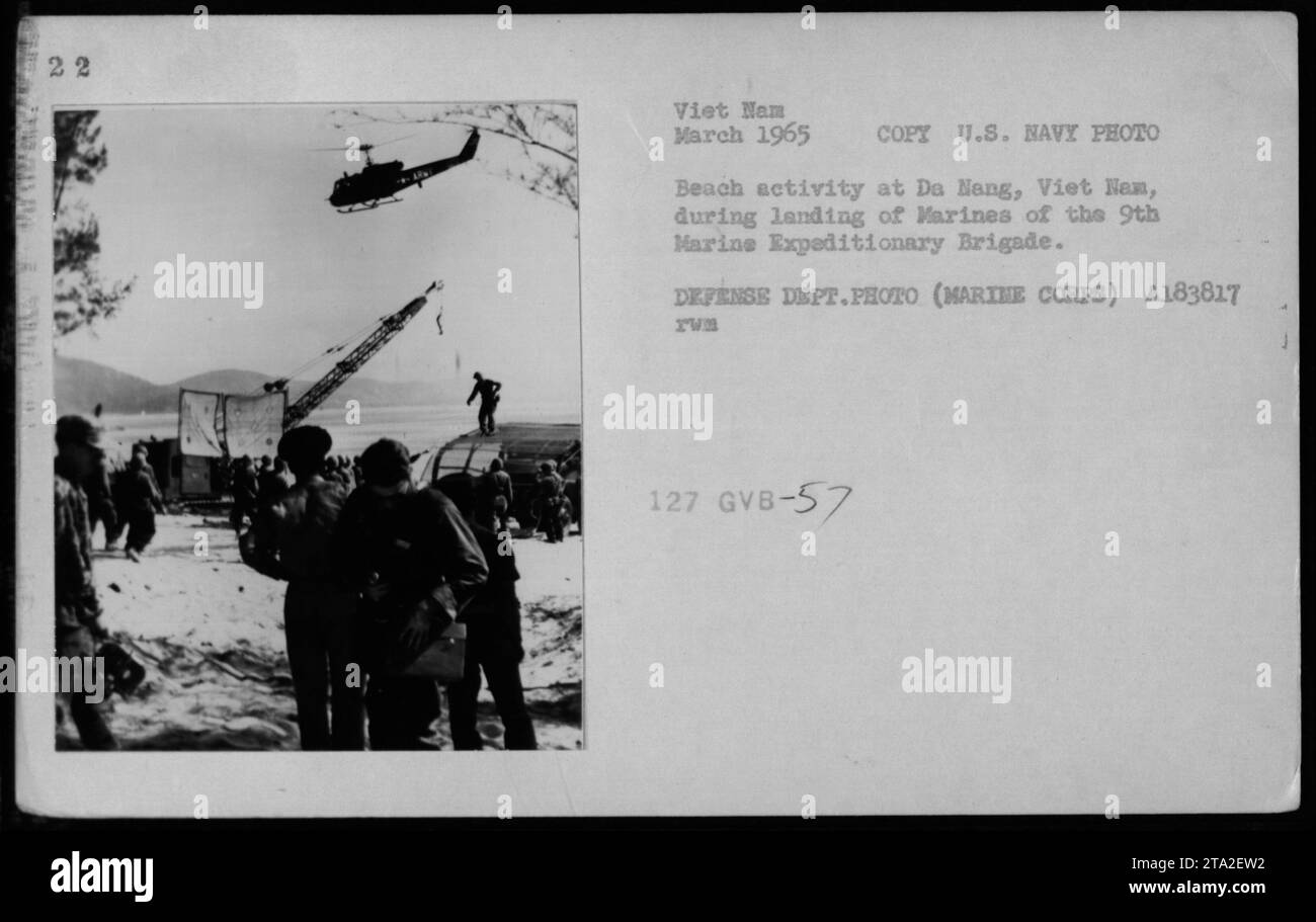 Marines of the 9th Marine Expeditionary Brigade land at Da Nang ...