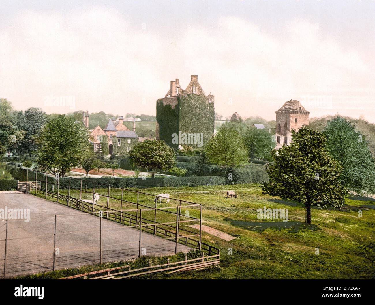 Dean Castle, auch Kilmarnock Castle, im Dean Castle Country Park bei ...