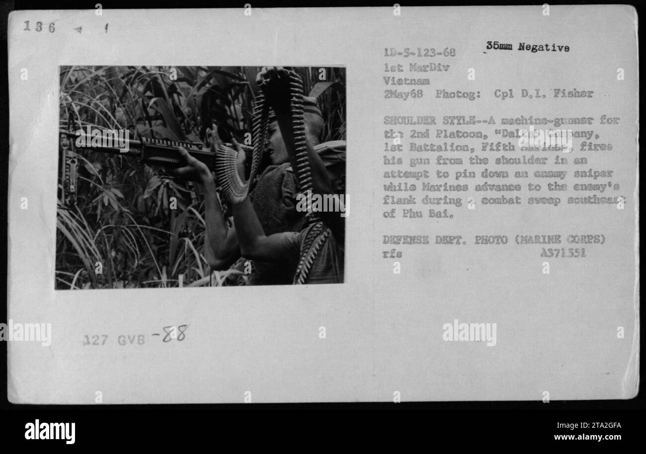 Machine gunner 1st battalion hi-res stock photography and images - Alamy