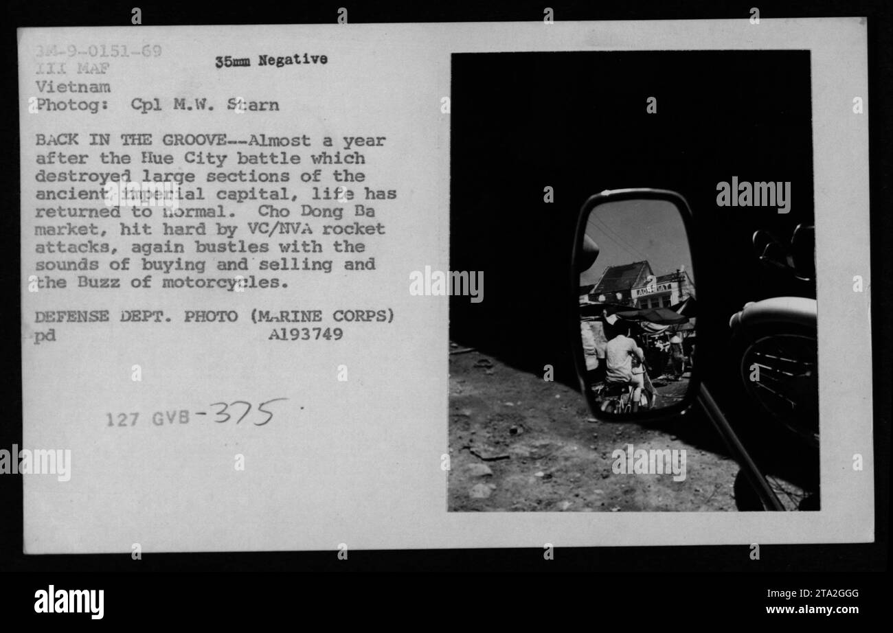 Normal life in city Black and White Stock Photos & Images - Alamy