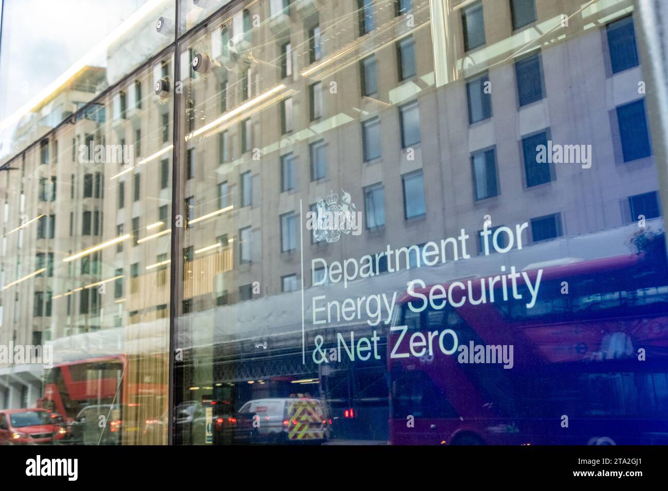 Uk net zero hi-res stock photography and images - Alamy