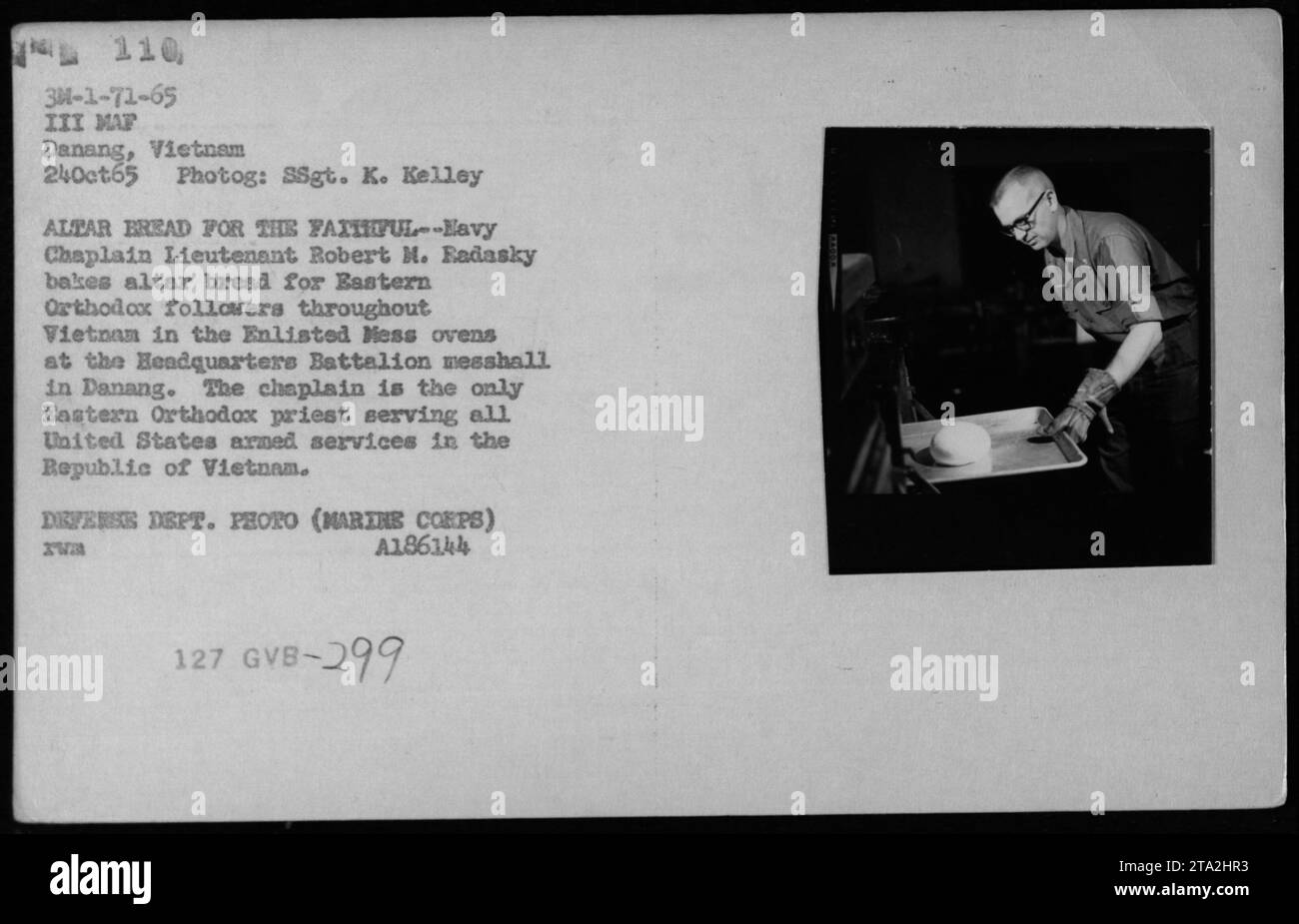 Navy chaplain lieutenant robert m radasky hi-res stock photography and ...