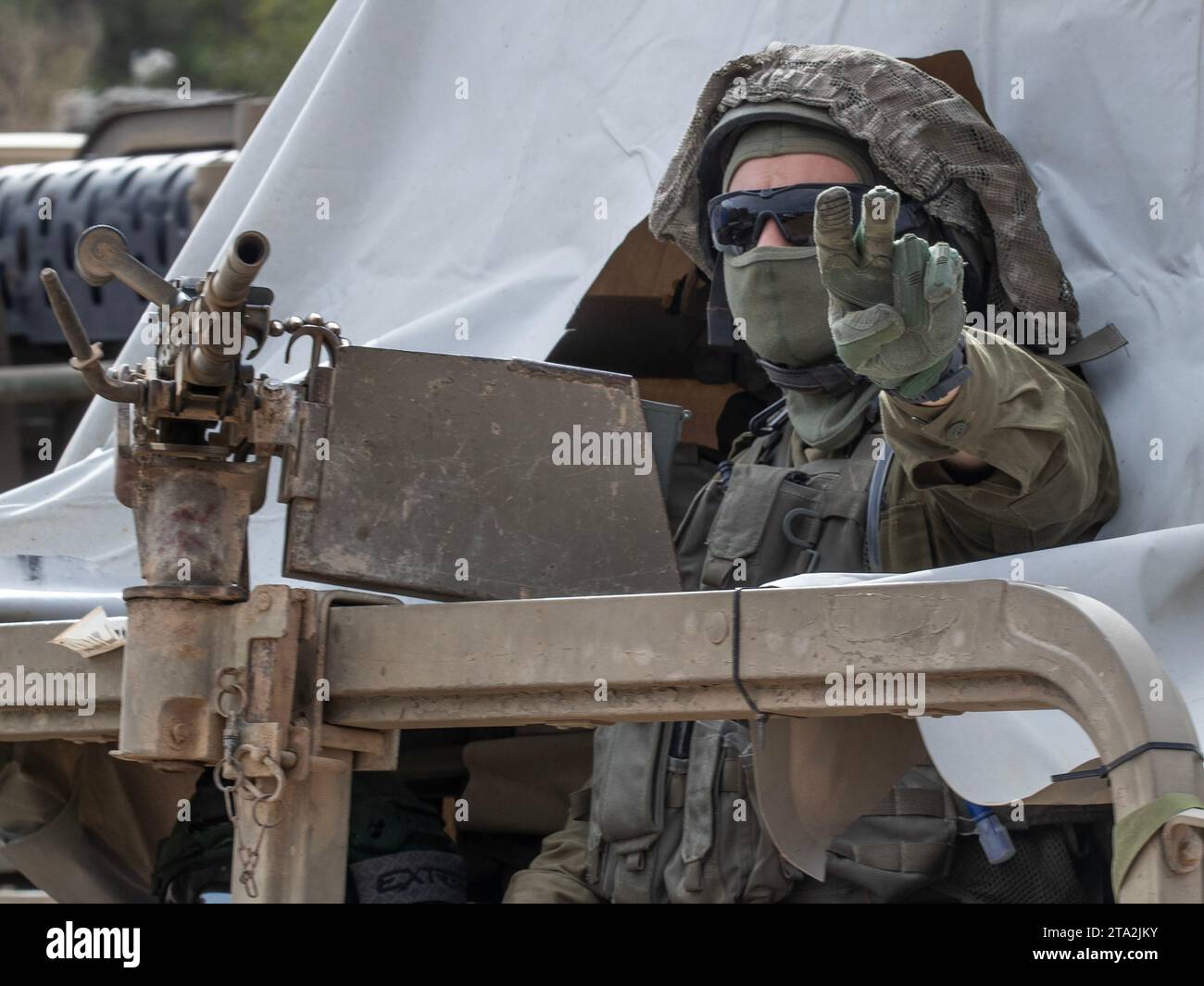 Southern Israel, Israel. 28th Nov, 2023. An Israeli infantry soldier ...