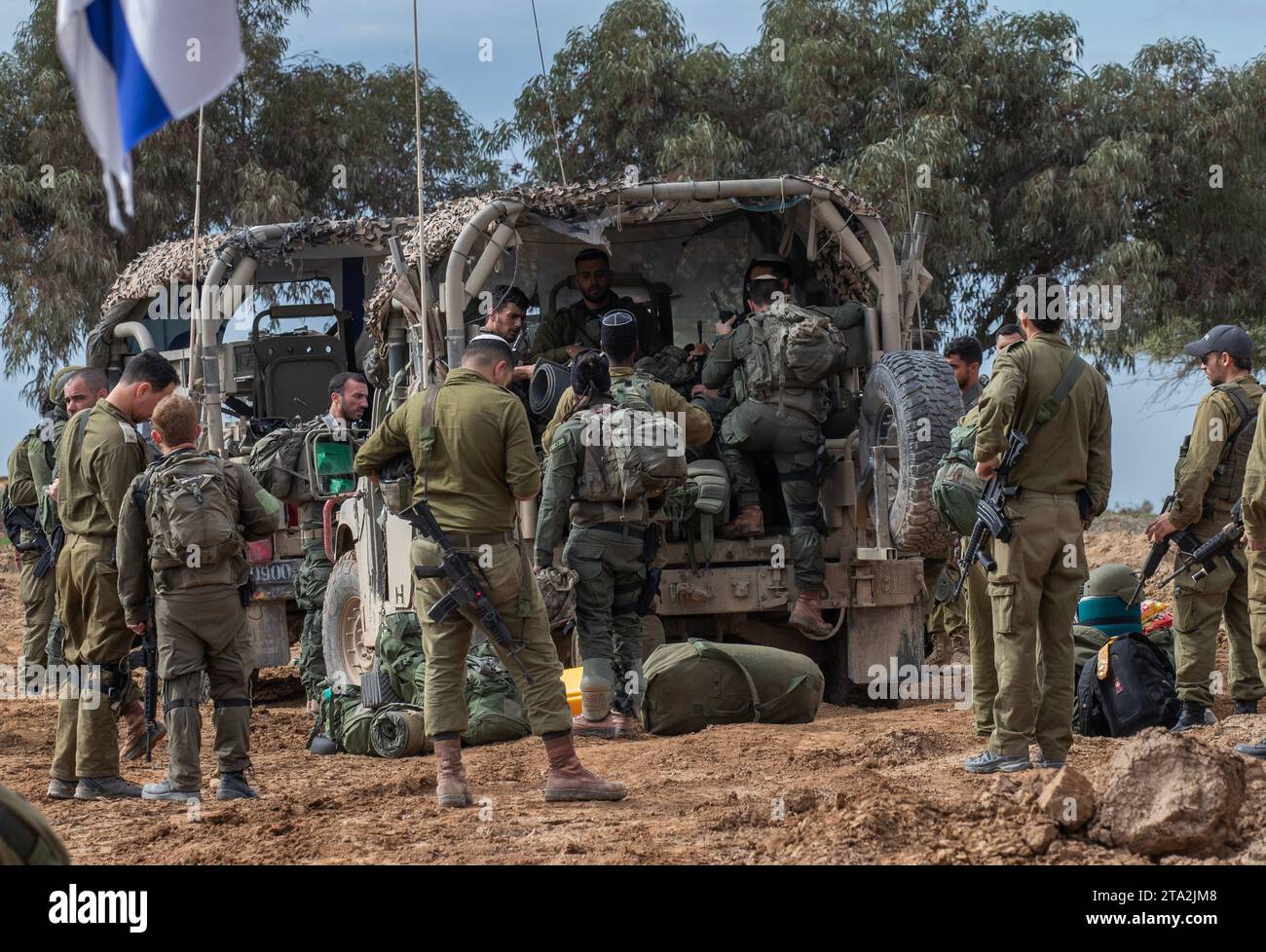 Southern Israel, Israel. 28th Nov, 2023. Israeli infantry soldiers ...