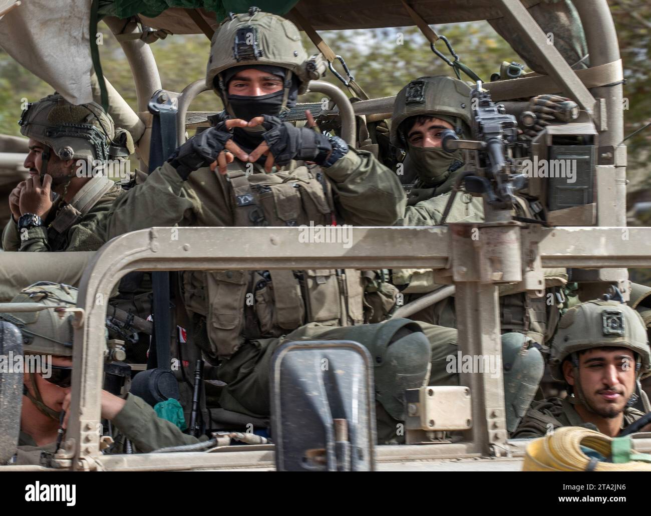 Southern Israel, Israel. 28th Nov, 2023. An Israeli infantry soldier ...