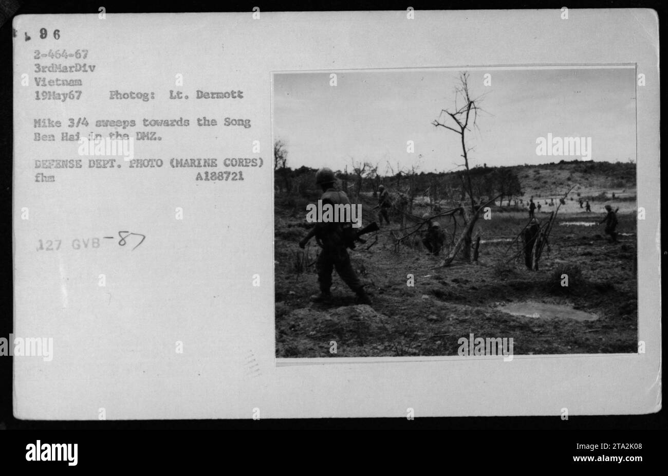 Marine infantry patrolling the demilitarized zone (DMZ) in Vietnam on ...
