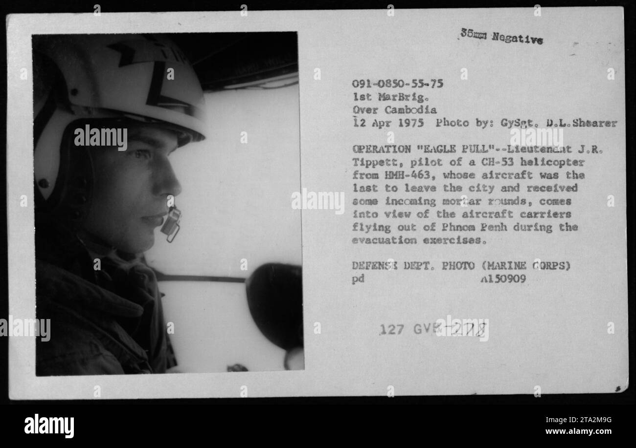 1975 evacuation of phnom penh and saigon hi-res stock photography and ...