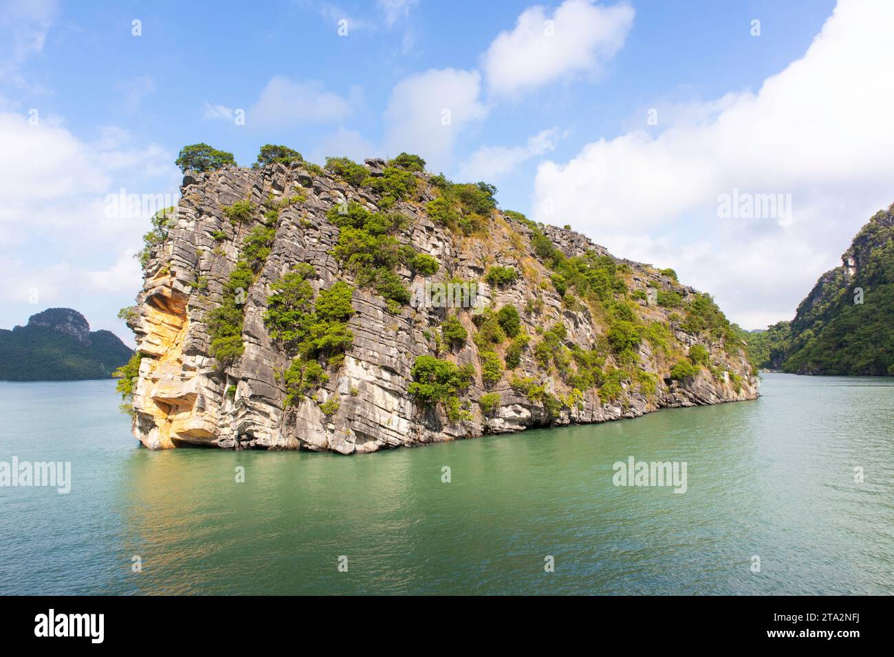 Karst limestone islands, Halong Bay, Vietnam Stock Photo - Alamy