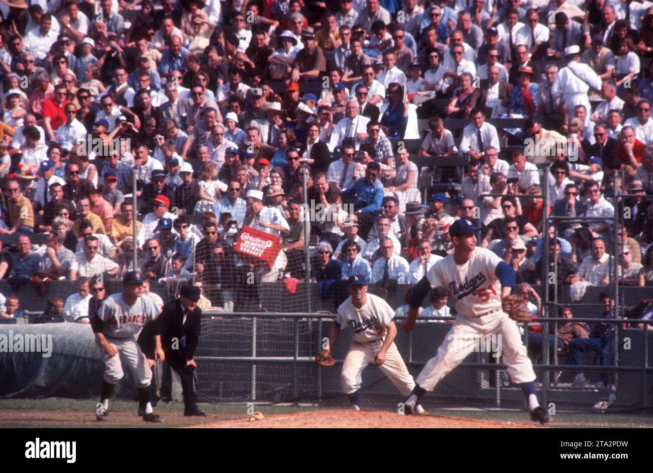 LOS ANGELES, CA - JUNE 4: Pitcher Larry Sherry #51 of the Los Angeles ...