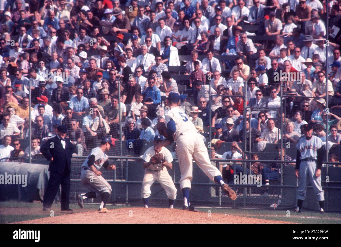 LOS ANGELES, CA - JUNE 4: Pitcher Larry Sherry #51 of the Los Angeles ...