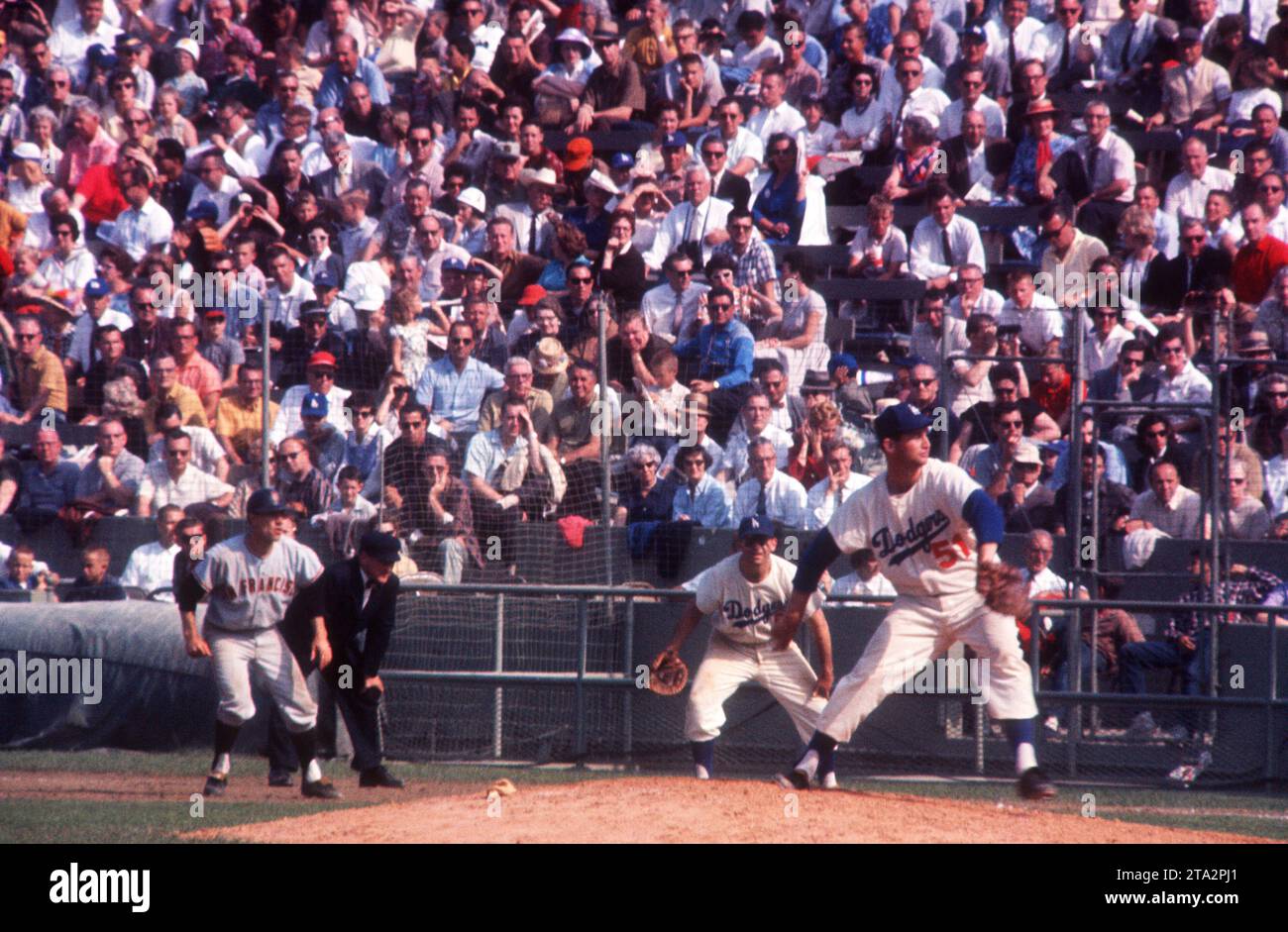 LOS ANGELES, CA - JUNE 4: Pitcher Larry Sherry #51 of the Los Angeles ...