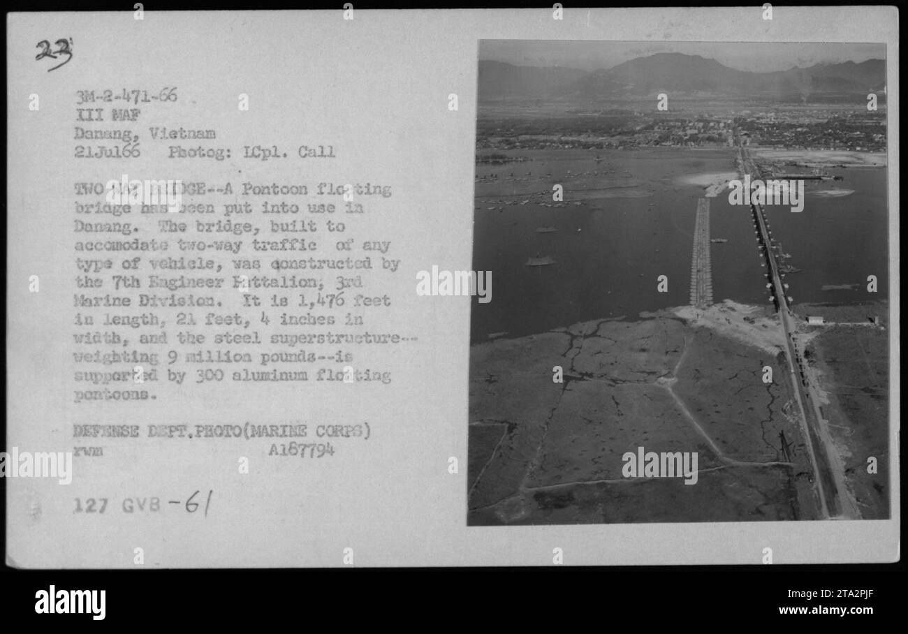 Two way movement Black and White Stock Photos & Images - Alamy