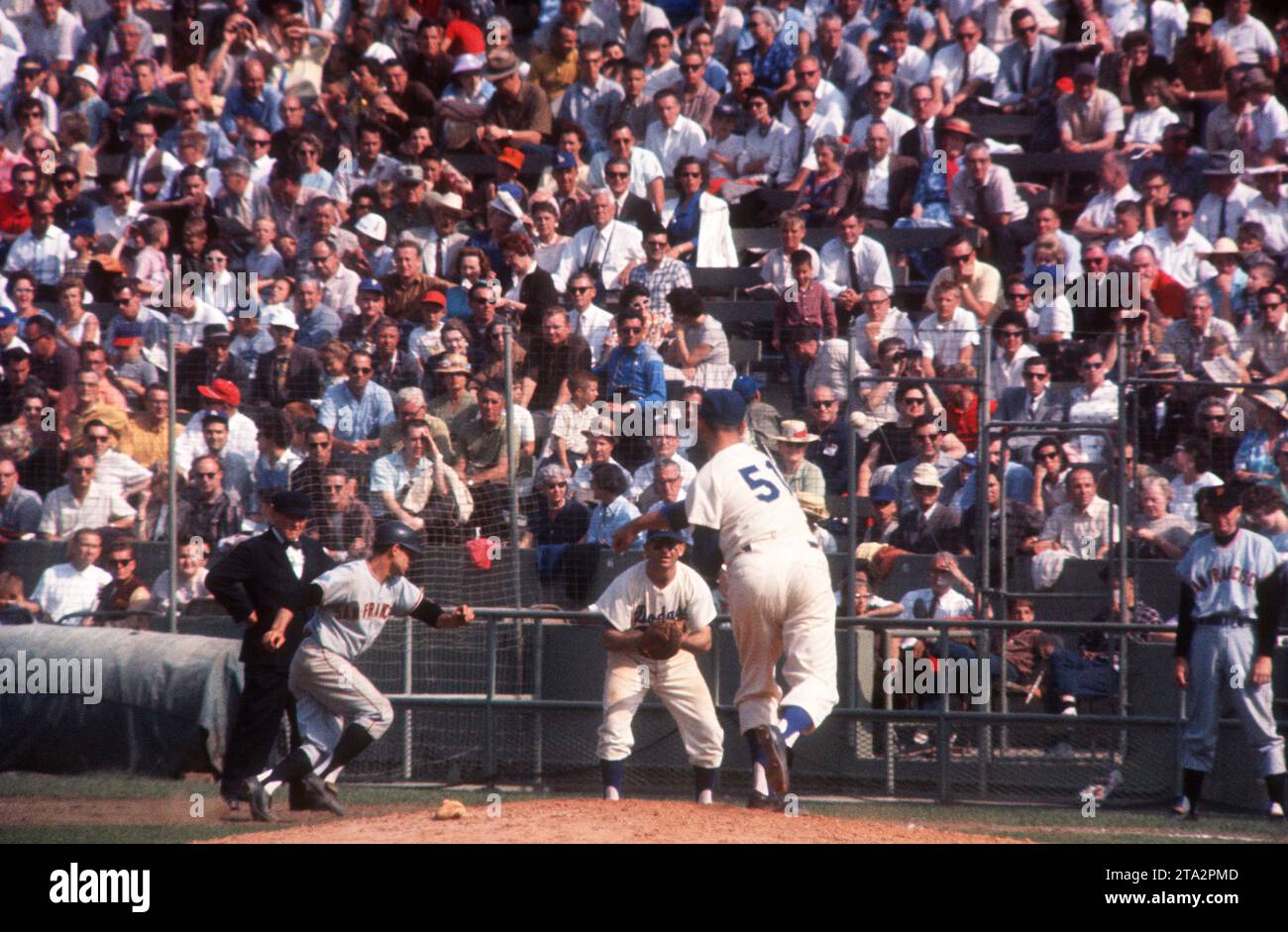 LOS ANGELES, CA - JUNE 4: Pitcher Larry Sherry #51 of the Los Angeles ...