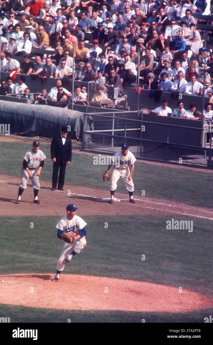 LOS ANGELES, CA - JUNE 4: Pitcher Larry Sherry #51 of the Los Angeles ...