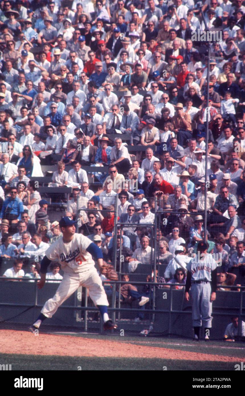 LOS ANGELES, CA - JUNE 4: Pitcher Larry Sherry #51 of the Los Angeles ...