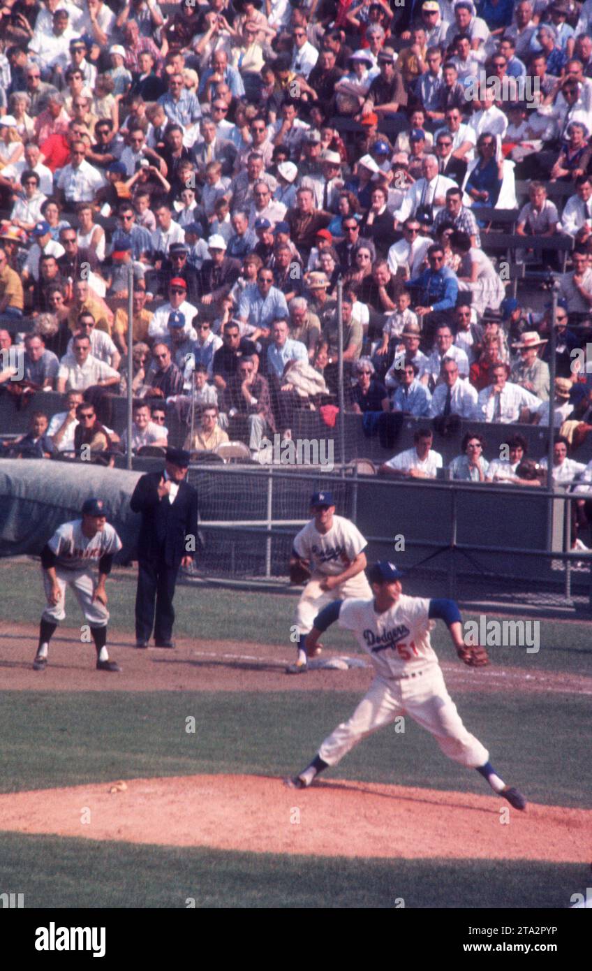 LOS ANGELES, CA - JUNE 4: Pitcher Larry Sherry #51 of the Los Angeles ...