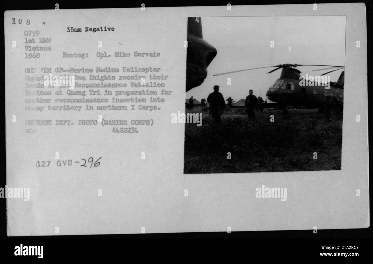 US Marine Corps reconnaissance Marines from 3rd Reconnaissance ...