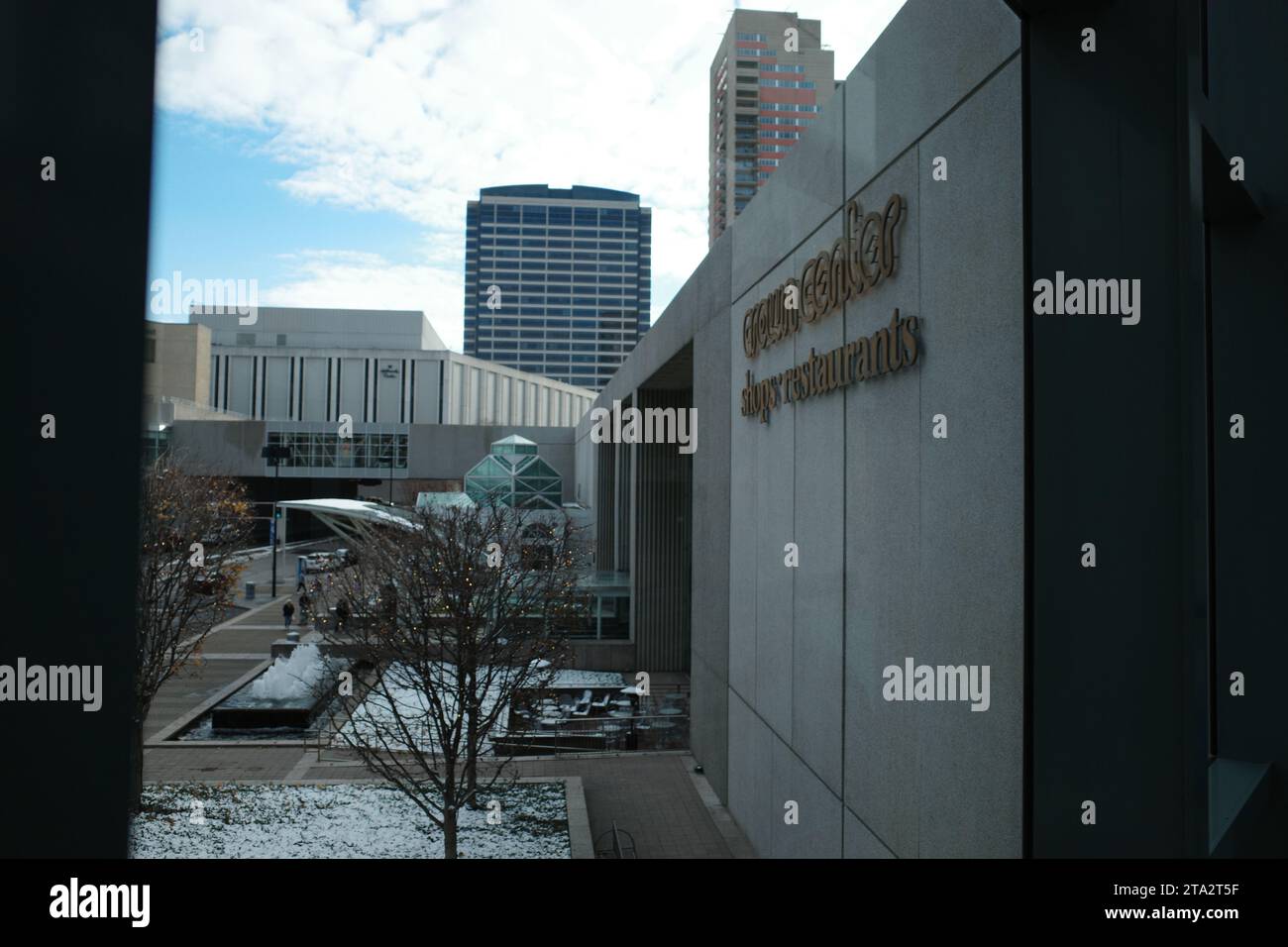 Crown center building hi-res stock photography and images - Alamy