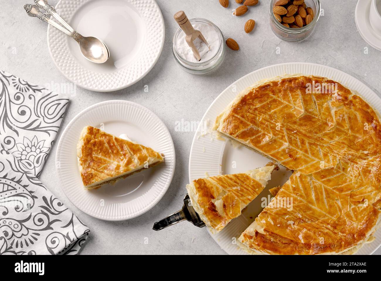 Twelfth night cake hi-res stock photography and images - Alamy