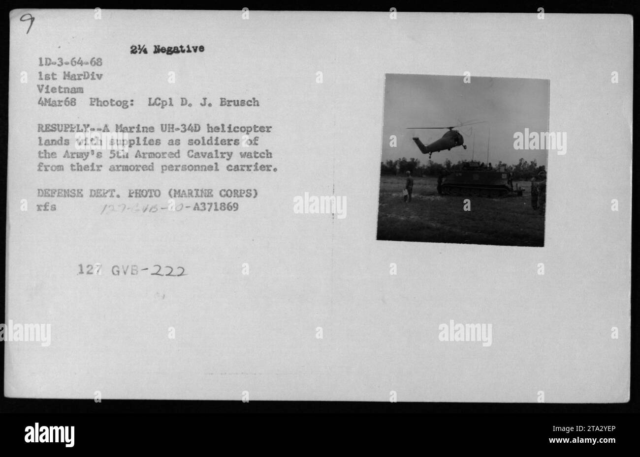 Vietnam war helicopters soldiers hi-res stock photography and images ...