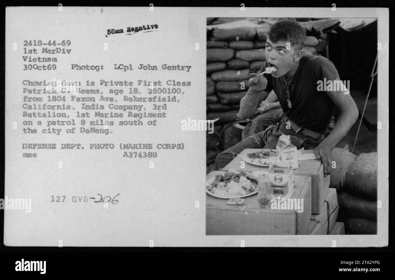 Chowing during vietnam war hi-res stock photography and images - Alamy