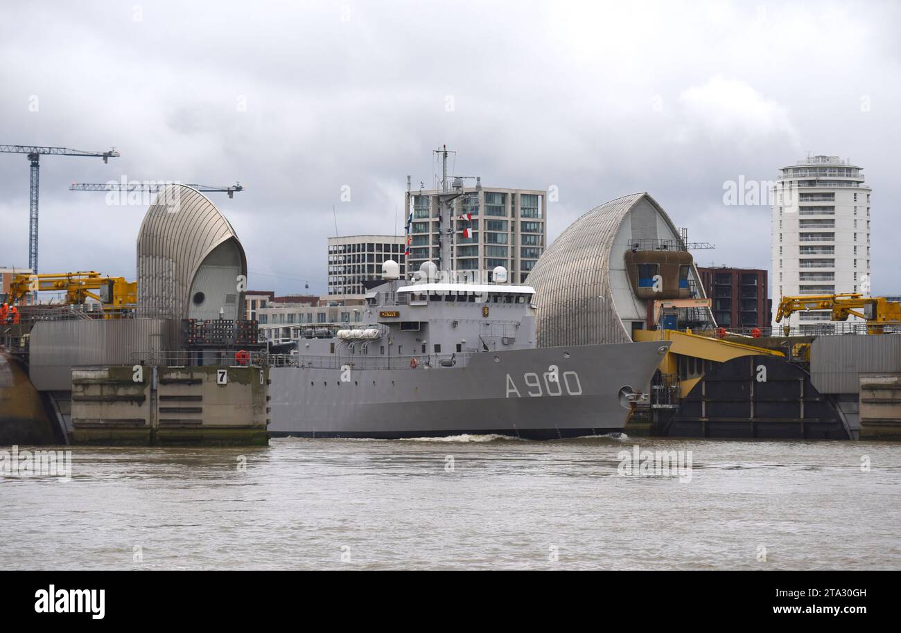 The Royal Netherlands Navy’s submarine support and torpedo recovery ...