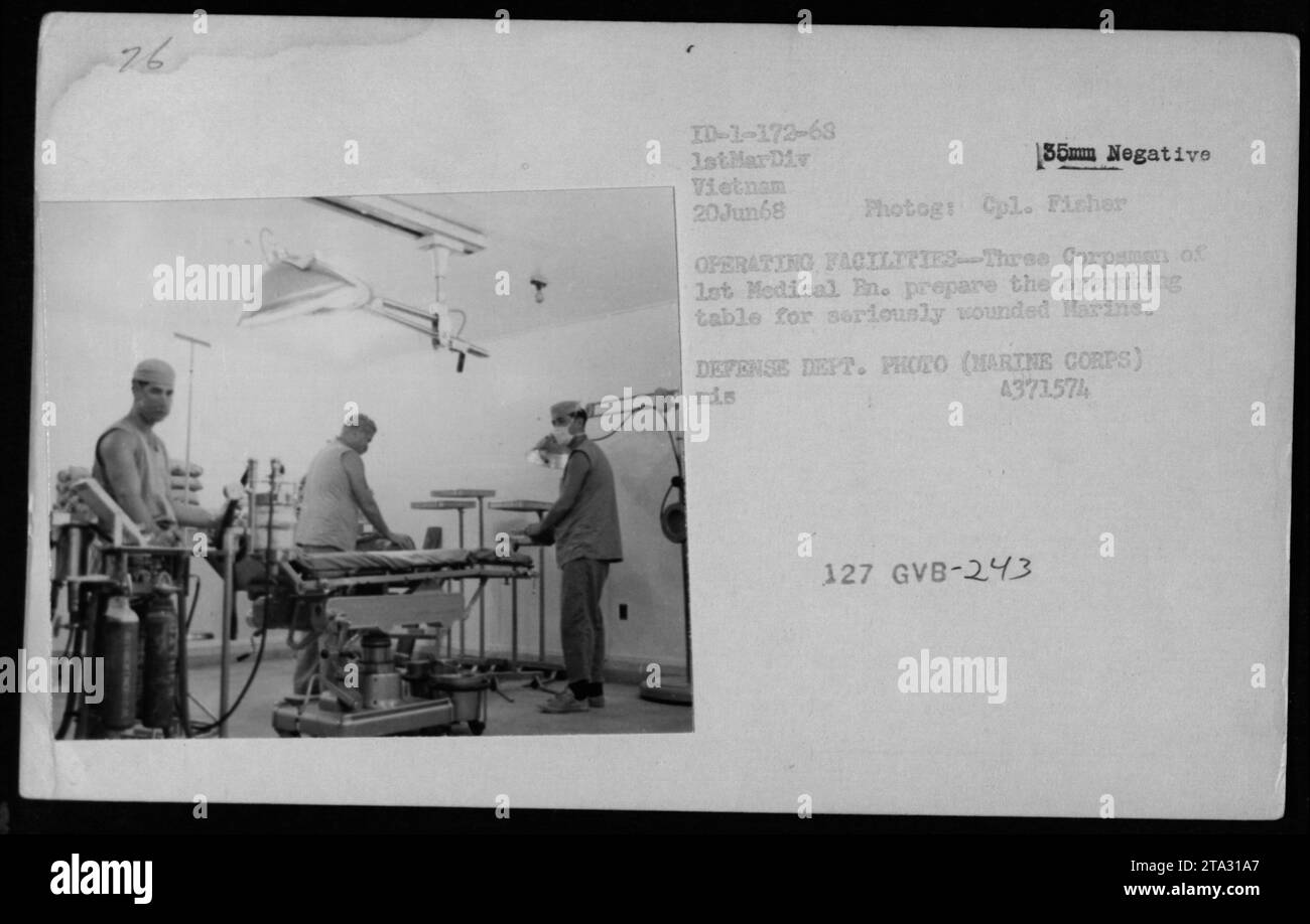 Operating on wounded soldiers hi-res stock photography and images - Alamy