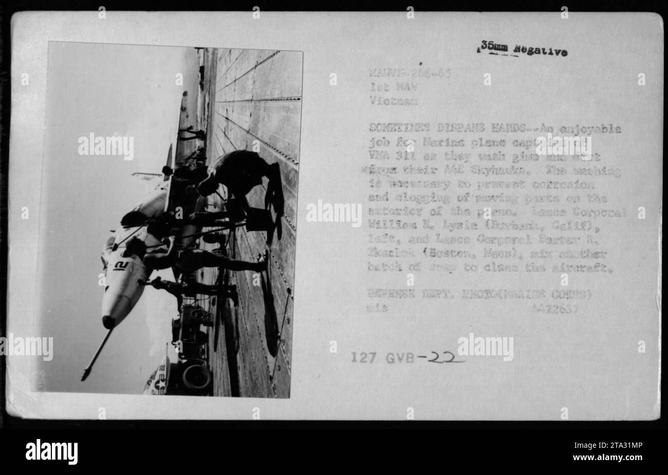 Aircraft cleaning Black and White Stock Photos & Images - Alamy