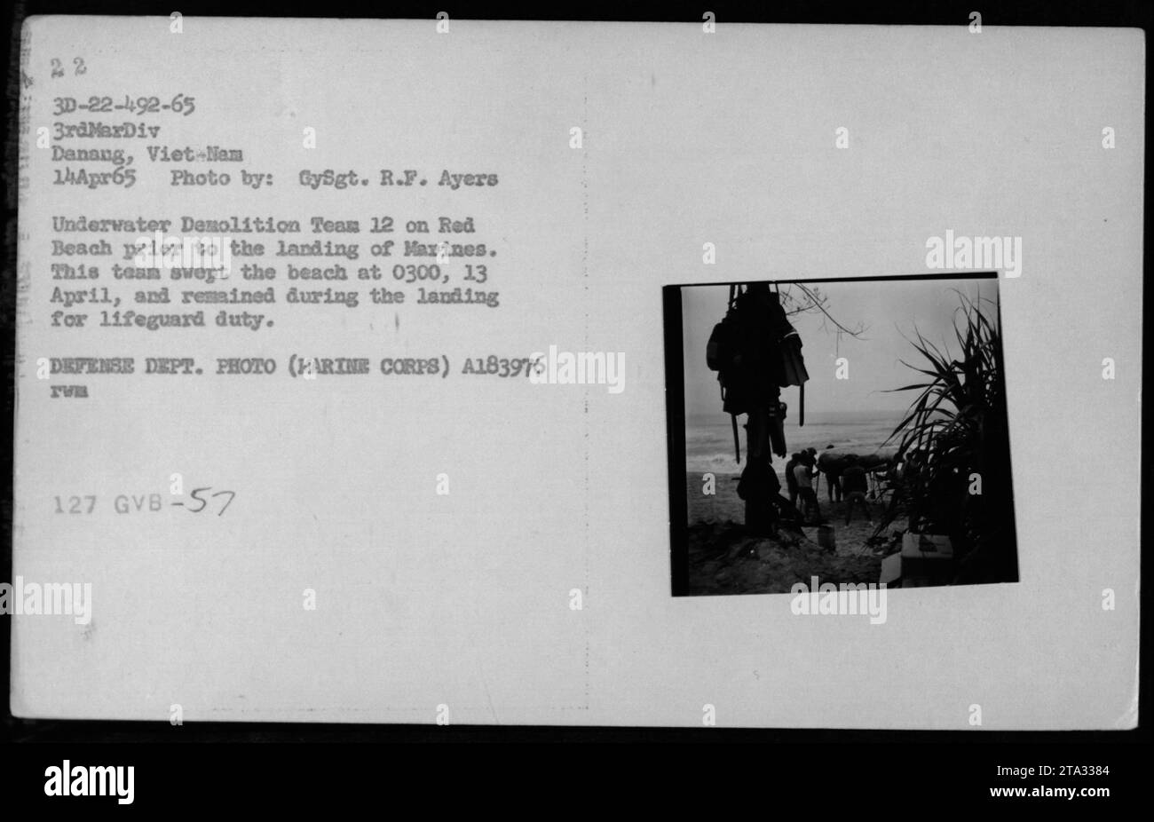 Underwater demolition team 12 hi-res stock photography and images - Alamy